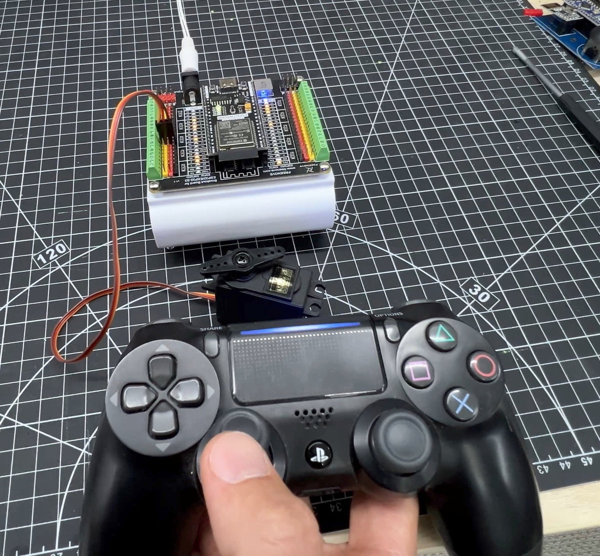 Controlling A Servo Motor Using A Ps4 Controller And And Esp32 Engineezy 3462