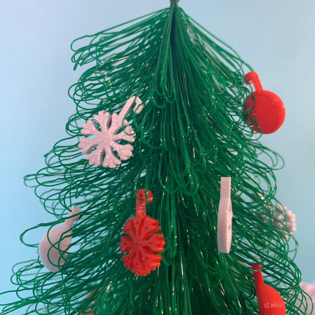 Fuzzy Christmas Tree Kinetic Sculpture – Engineezy